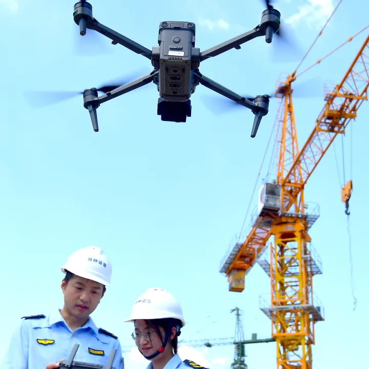 高温天气，无人机飞上22米高塔吊协查设备安全-长江网