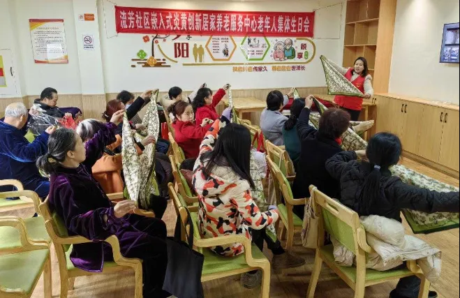 武汉东湖新技术开发区佛祖岭街道流芳社区举办丝巾美学主题活动-长江网